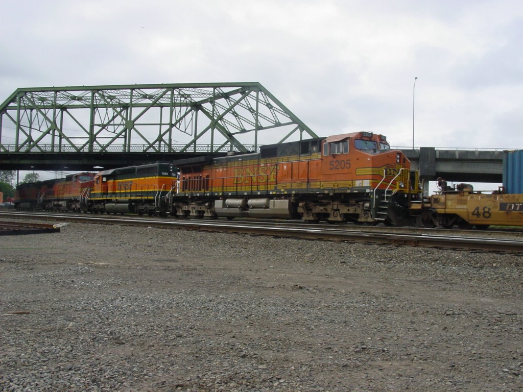 BNSF 5205